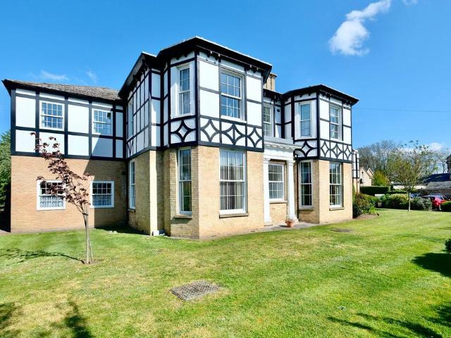 1 bedroom ground flat for sale