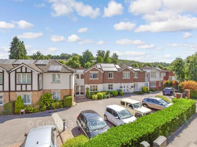 1 bedroom ground flat for sale