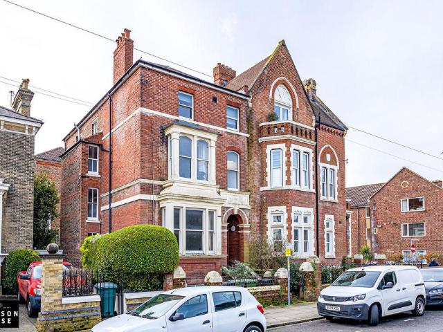 1 bedroom ground flat for sale