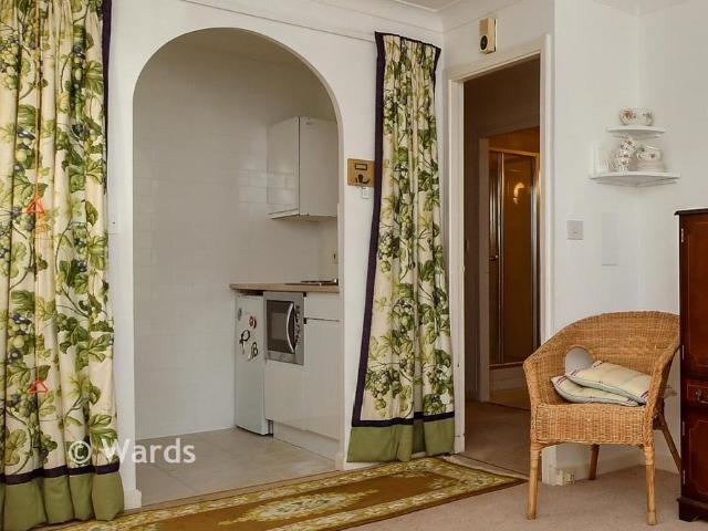 1 bedroom ground flat for sale