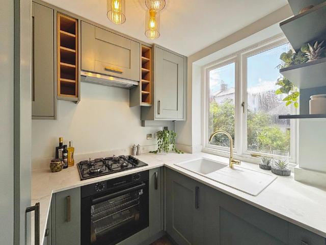 1 bedroom ground flat for sale