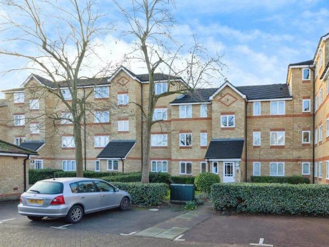 1 bedroom ground flat for sale