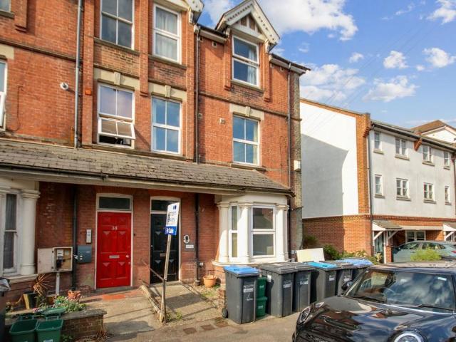 1 bedroom ground flat for sale