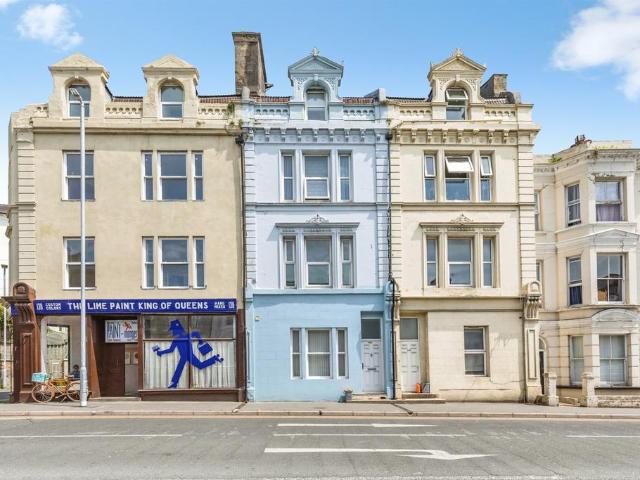 1 bedroom ground flat for sale