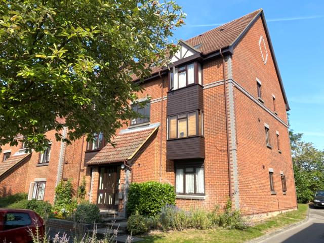 1 bedroom ground flat for sale