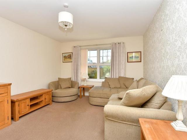 1 bedroom ground flat for sale