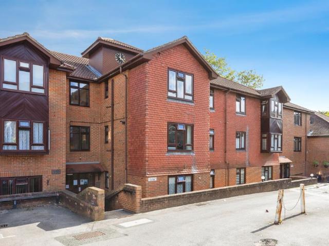 1 bedroom ground flat for sale