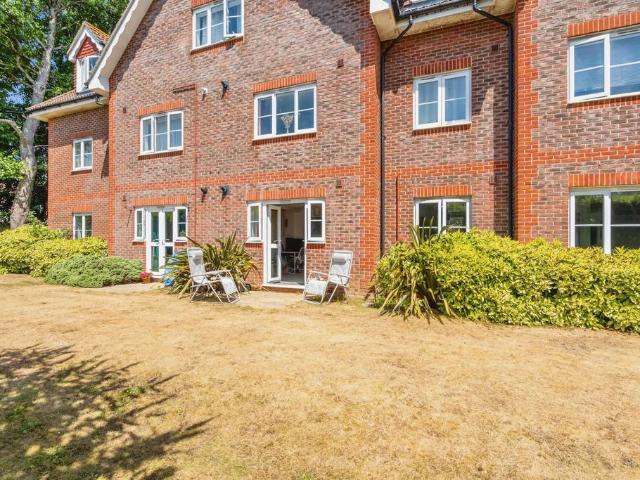 1 bedroom ground flat for sale