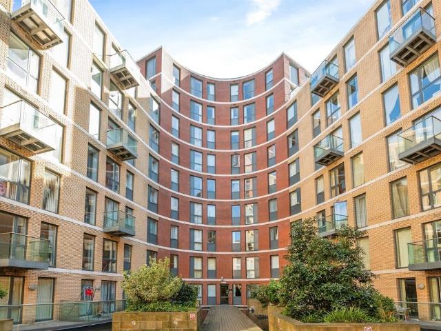 1 bedroom ground flat for sale