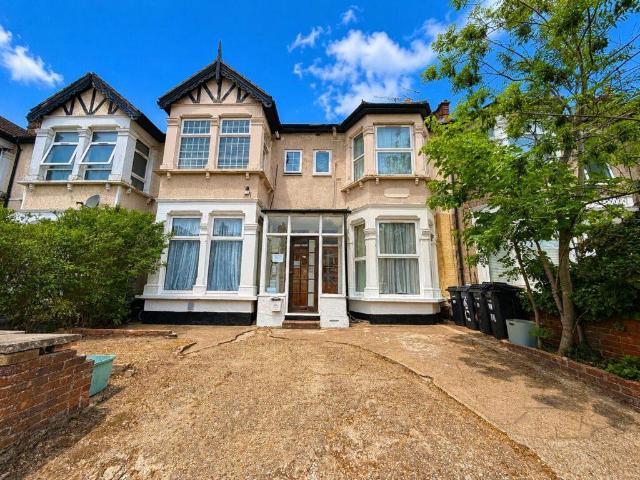 2 bedroom ground flat for sale