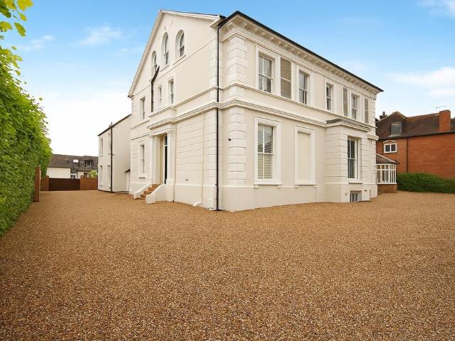 1 bedroom ground flat for sale