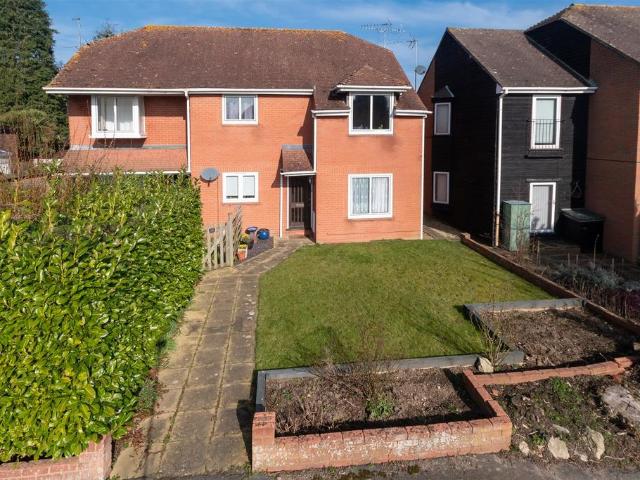 1 bedroom ground flat for sale