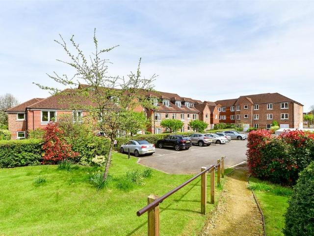 1 bedroom ground flat for sale
