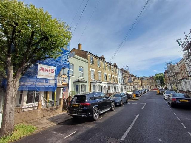 1 bedroom ground flat for sale