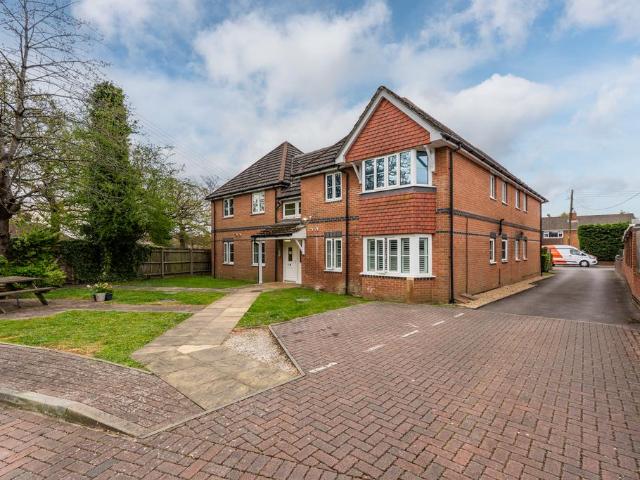 1 bedroom ground flat for sale