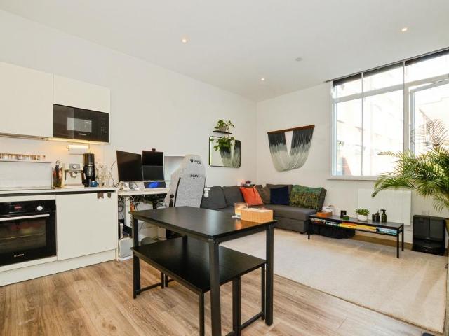 1 bedroom ground flat for sale