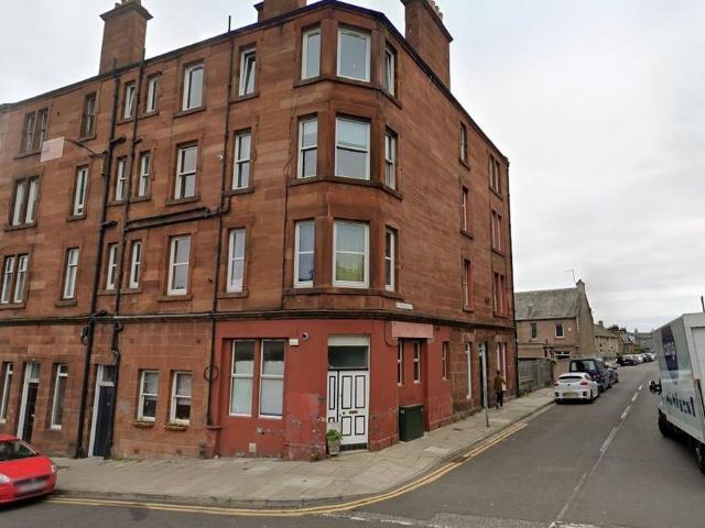 1 bedroom ground flat for sale