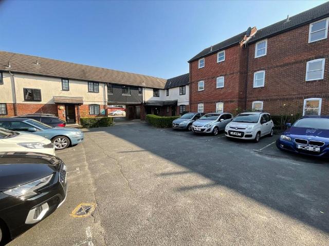1 bedroom ground flat for sale