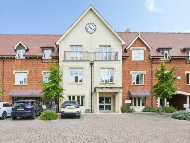 1 bedroom ground flat for sale
