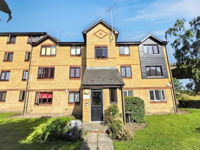 1 bedroom ground flat for sale