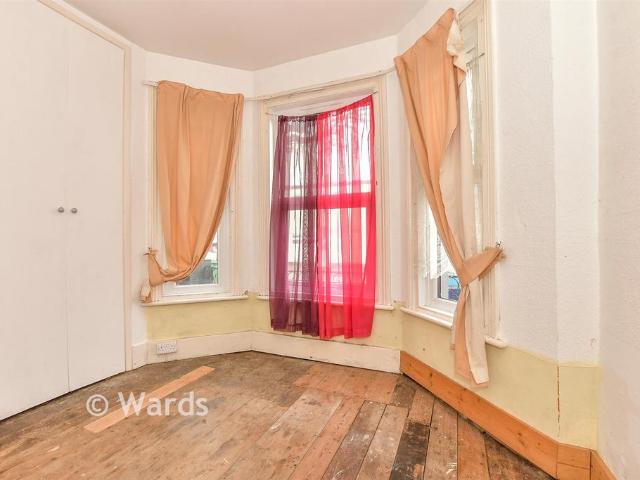 1 bedroom ground flat for sale
