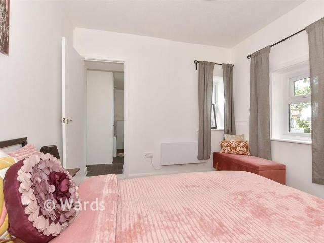 1 bedroom ground flat for sale