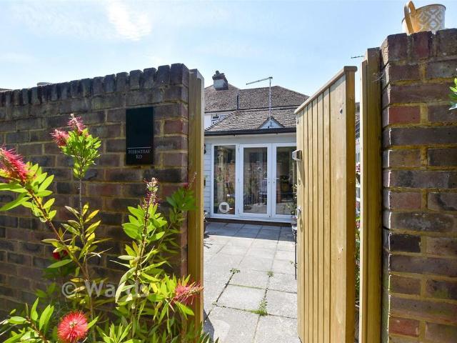 1 bedroom ground flat for sale