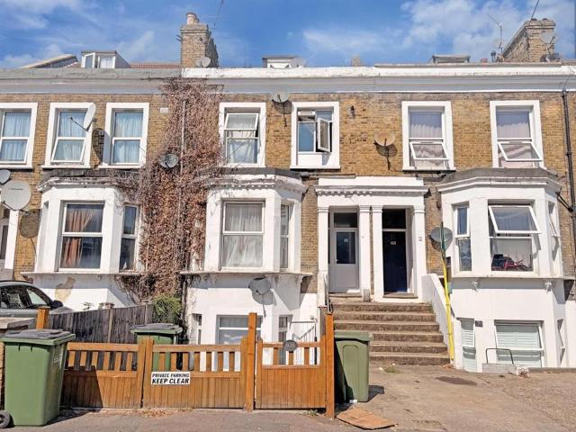 1 bedroom ground flat for sale