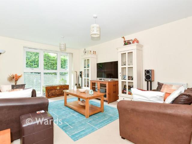1 bedroom ground flat for sale