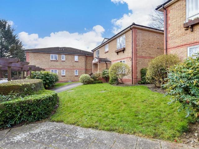 1 bedroom ground flat for sale