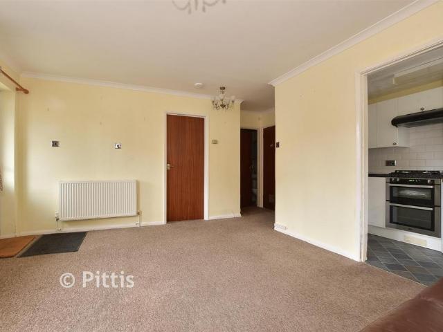 1 bedroom ground flat for sale