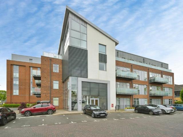 1 bedroom ground flat for sale