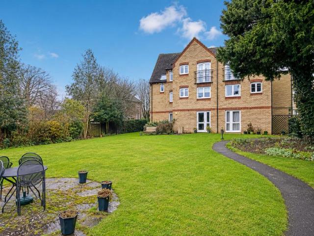 1 bedroom ground flat for sale