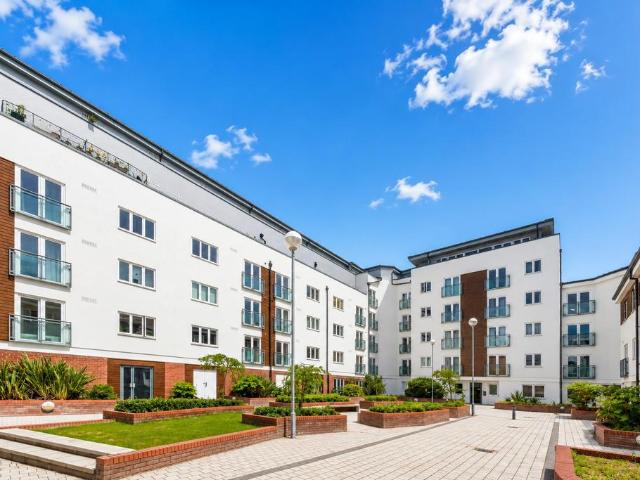 1 bedroom ground flat for sale