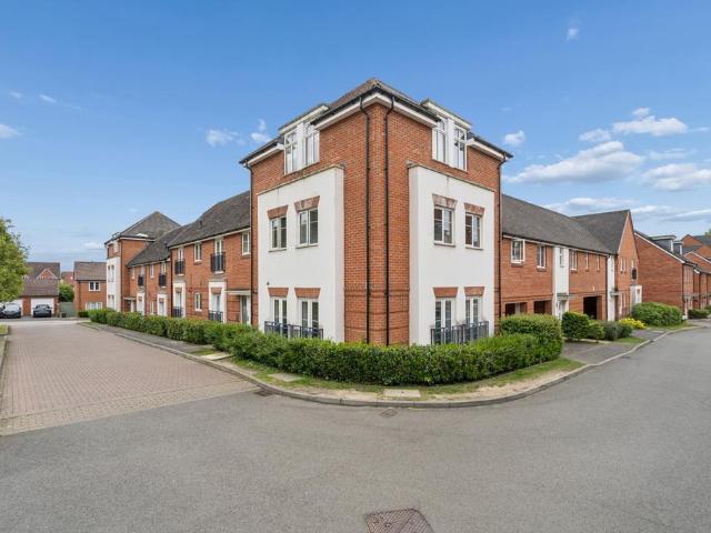 1 bedroom ground flat for sale