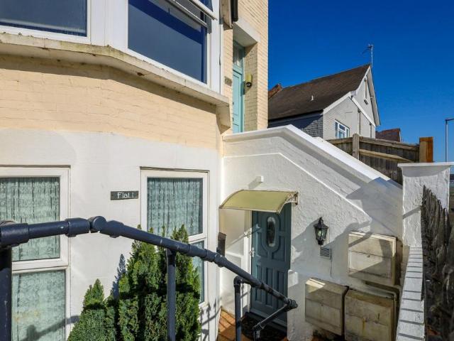 1 bedroom ground flat for sale