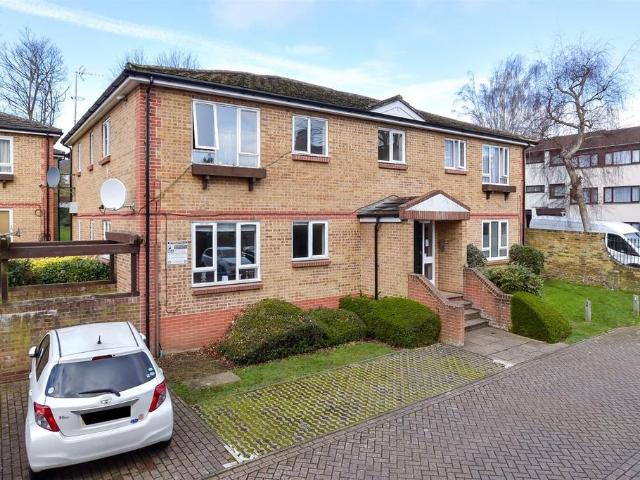 1 bedroom ground flat for sale