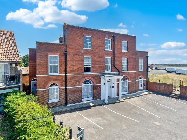 1 bedroom ground flat for sale