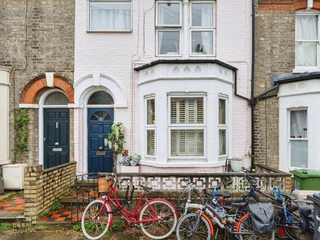 1 bedroom ground flat for sale