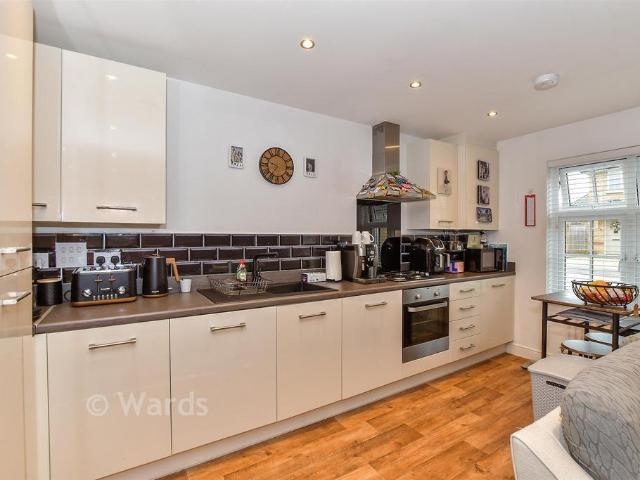 1 bedroom ground flat for sale