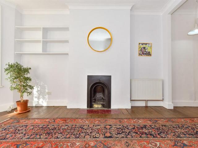 1 bedroom ground flat for sale