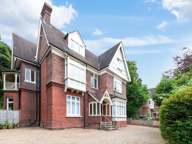1 bedroom ground flat for sale
