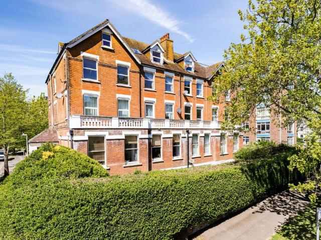 1 bedroom ground flat for sale