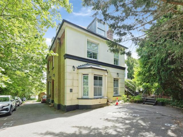 1 bedroom ground flat for sale