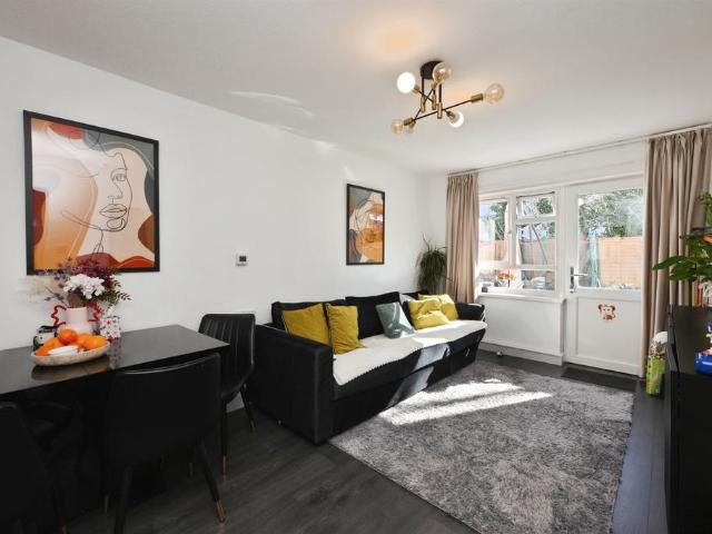 1 bedroom ground flat for sale