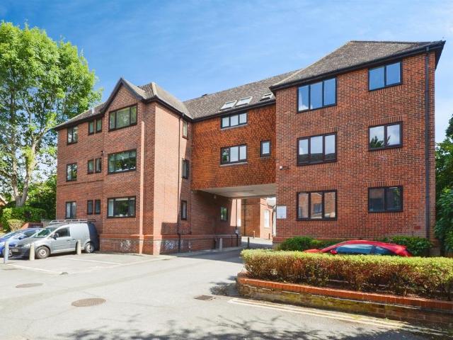 1 bedroom ground flat for sale