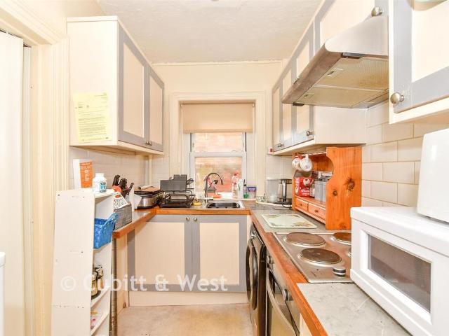 1 bedroom ground flat for sale