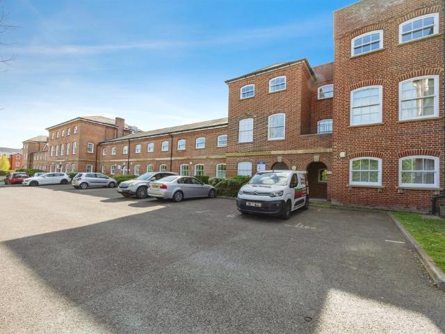 1 bedroom ground flat for sale