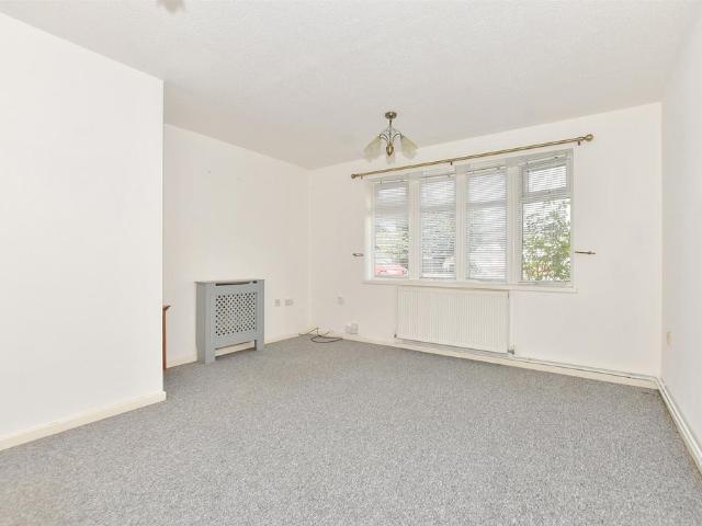 1 bedroom ground flat for sale