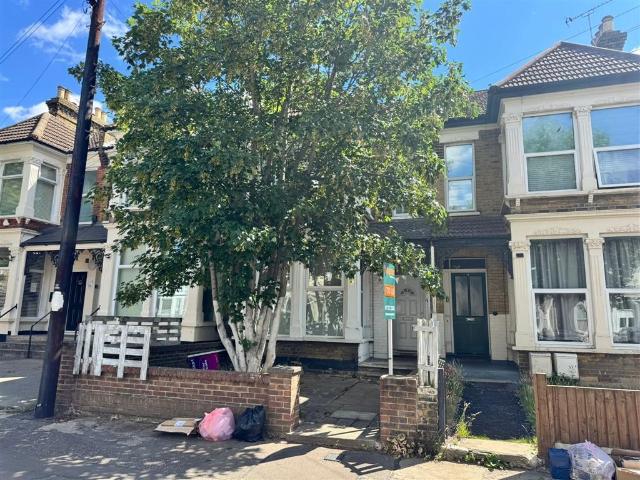 1 bedroom ground flat for sale